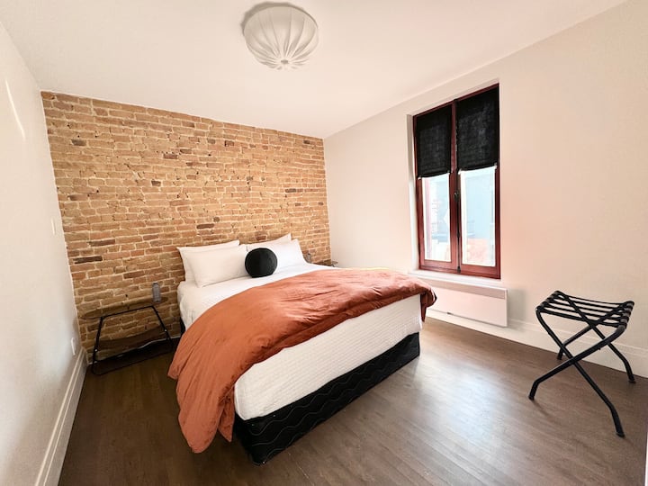Charming 2-bedroom Suite, Heart Of Plateau - Montréal, QC
