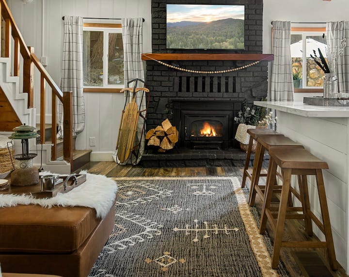 Designer Rustic Cozy Mountain Cabin- Walk To Town - Lake Gregory Regional Park, CA