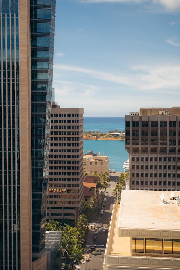 Bishop Suites - 1 Bedroom Ocean View Suite - Honolulu, HI