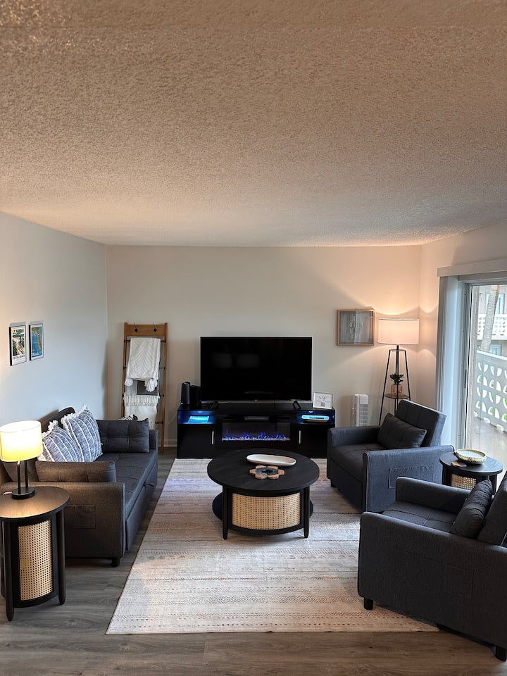 Beautiful 2brm, Ocean, Pool, Relaxation, Condo - Cocoa Beach, FL