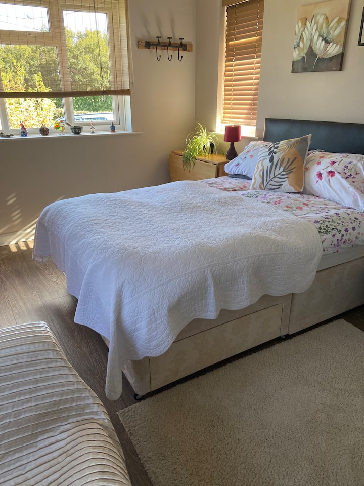 Under 5 Miles To Stansted Airport - Saffron Walden