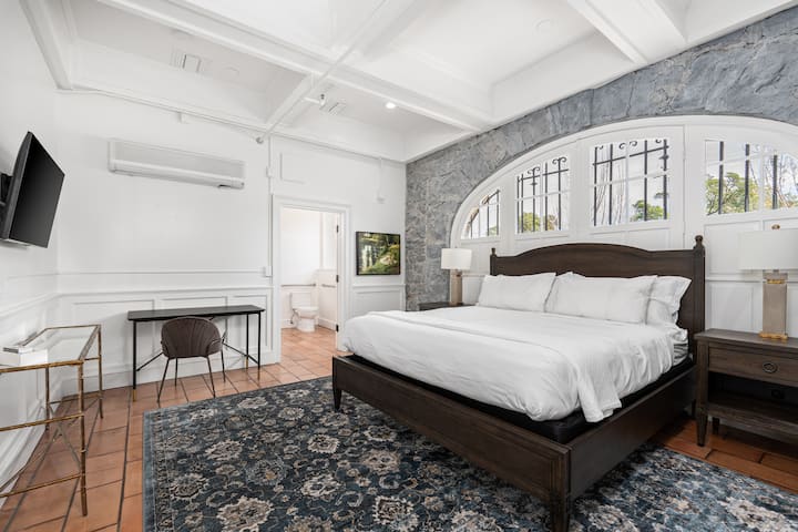 Private Santa Rosa Retreat At Historic Stonehouse! - Santa Rosa