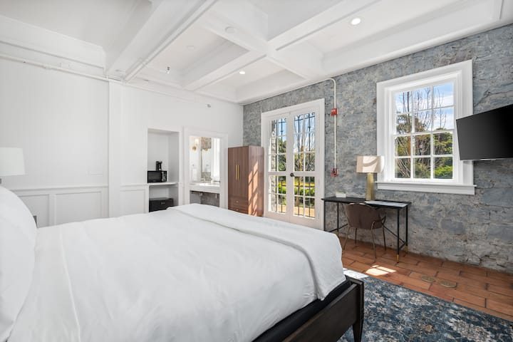 Historic Santa Rosa Guest Suite Mins To Downtown! - Santa Rosa, CA