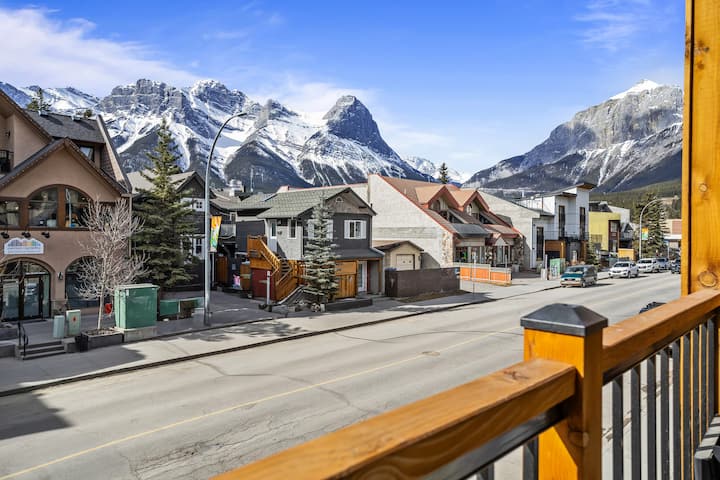 Snowy Deal: Downtown, View, Bbq & Free Parking - Canmore