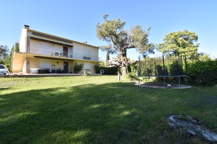 T4 Avec Vaste Jardin - Calme, Proche Centre-ville - Aix-en-Provence
