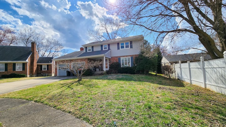 Spacious 5 Bed Room Home Close To Airport And Expo - Louisville, KY