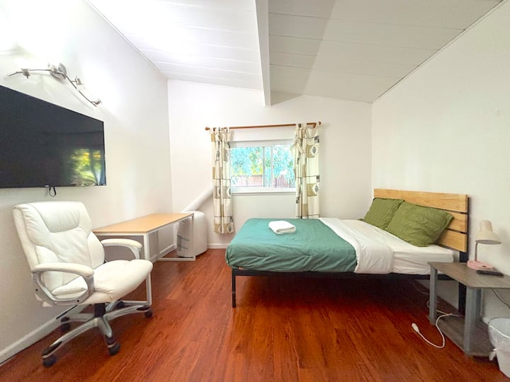 #M0-private Bath | Tv | Biker’s Paradise - Mountain View, CA