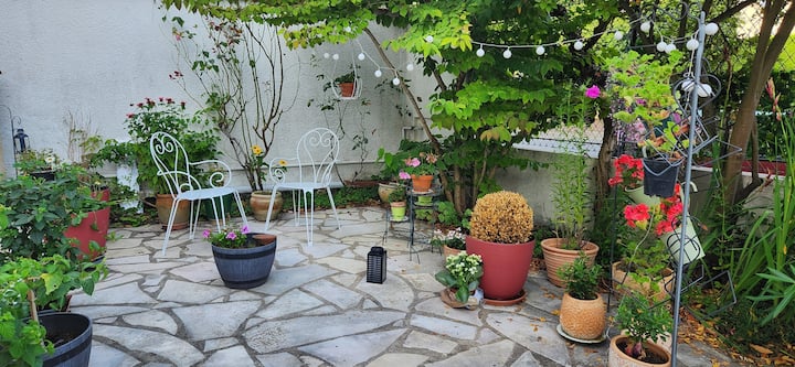 Dans Un Coin De Paradis - Châtenay-Malabry