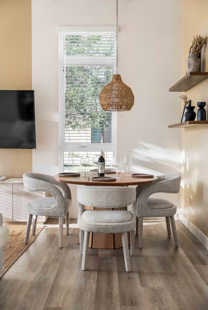 Casa Mallorca By World Class® Designer 2br + Pool - Costa Mesa, CA