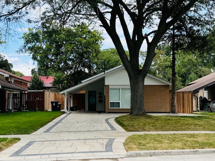 Newly Renovated Cozy Walkout Basement - Pickering