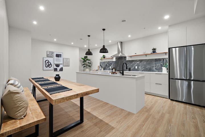 Luxurious New Historic 3 Bedroom Apartment - Montreal