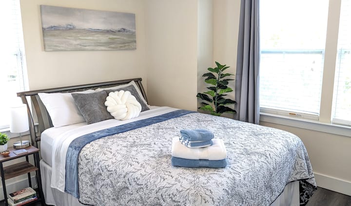 Tiny Cottage W/private Workspace & Queen Bed - Davidson, NC