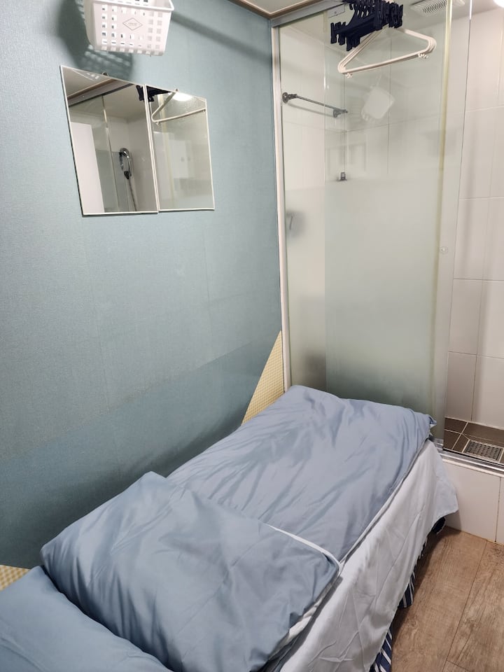 Hongdae 초역세권 가성비숙소 A22 / 전용 - Seoul