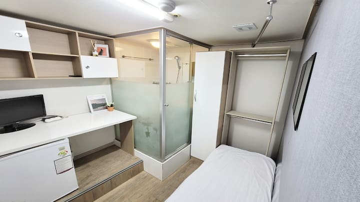 Hongdae 초역세권 가성비숙소 A23 / 전용 - Seoul