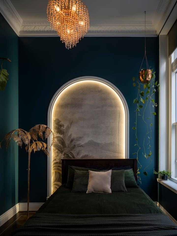 Designer Apartment With Suspended Hanging Net - Melbourne