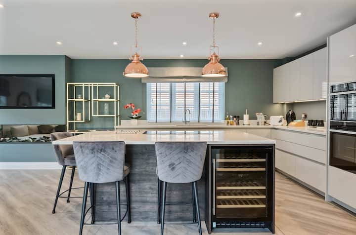 Large Comfortable & Private Home In Fetcham - Dorking