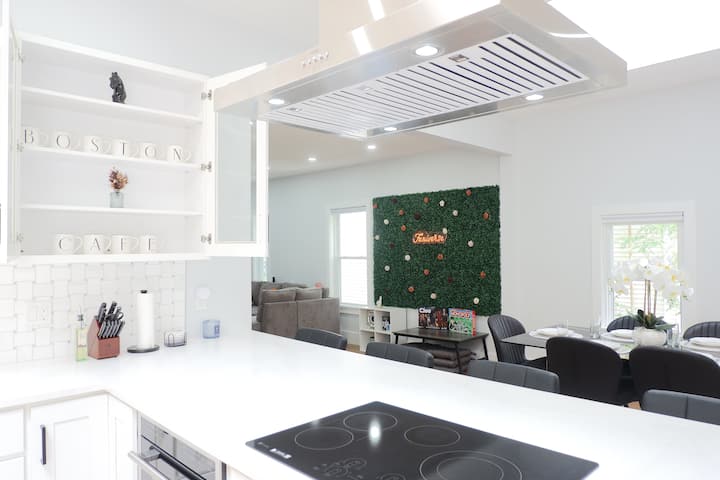 Modern 5br | Near Subway & Downtown | Free Parking - Boston