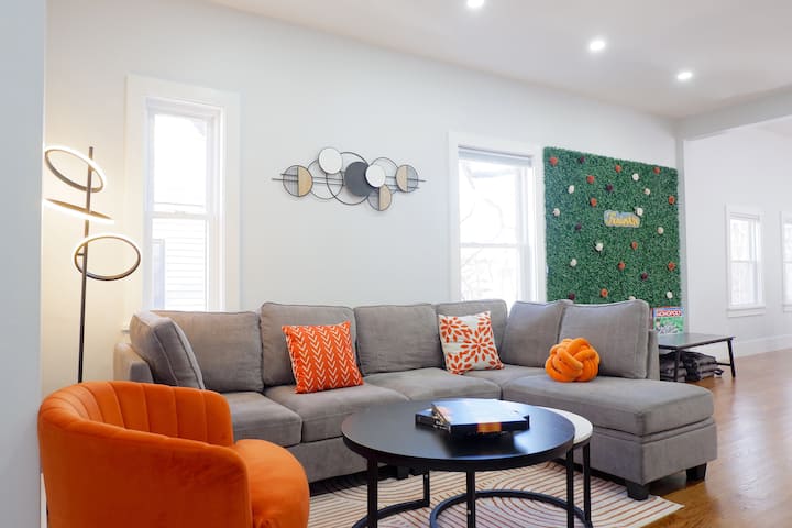 Modern 5br | Near Subway & Downtown | Free Parking - Boston, MA