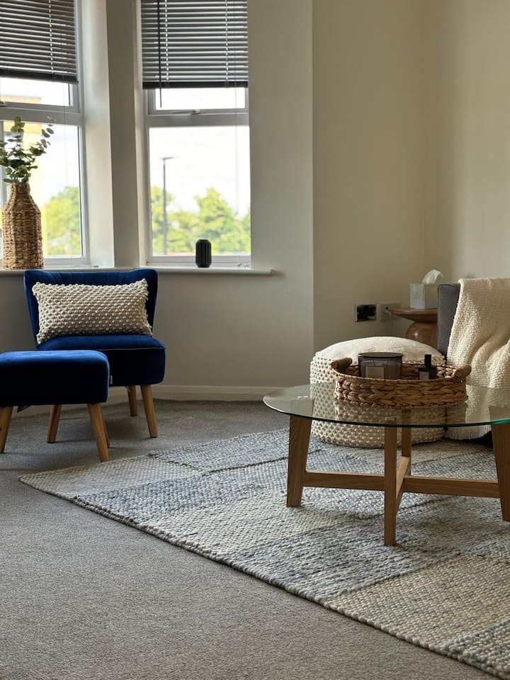 Modern 2 Bed Flat & Parking - York Centre - York