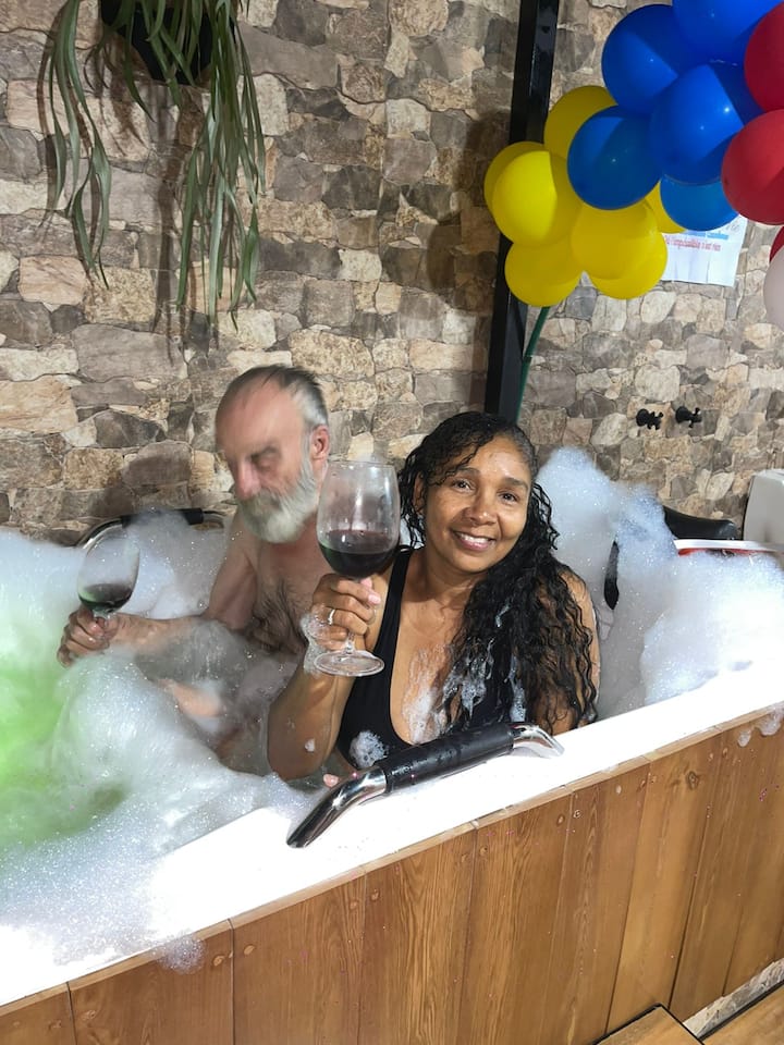 Apartamento Amoblado Con Jacuzzi - Medellin, Antioquia, Colombia