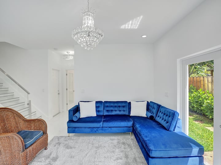 Glam & Tropical Vibes Villa - Fort Lauderdale, FL