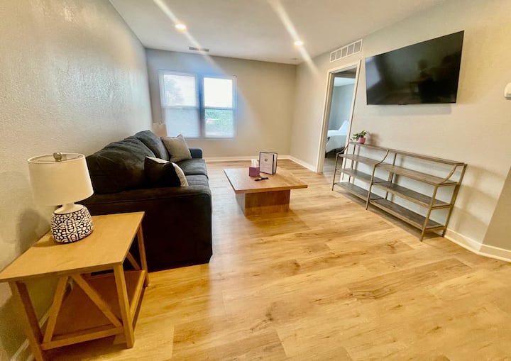 Aksarben Living-cozy 1 Bdrm 1 Ba - Omaha, NE