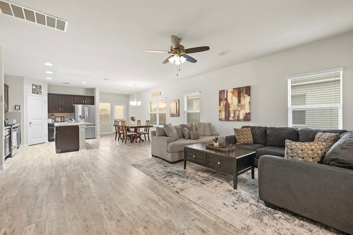 Stylish 4bed House *Round Rock *Pool Table Parking - Round Rock, TX