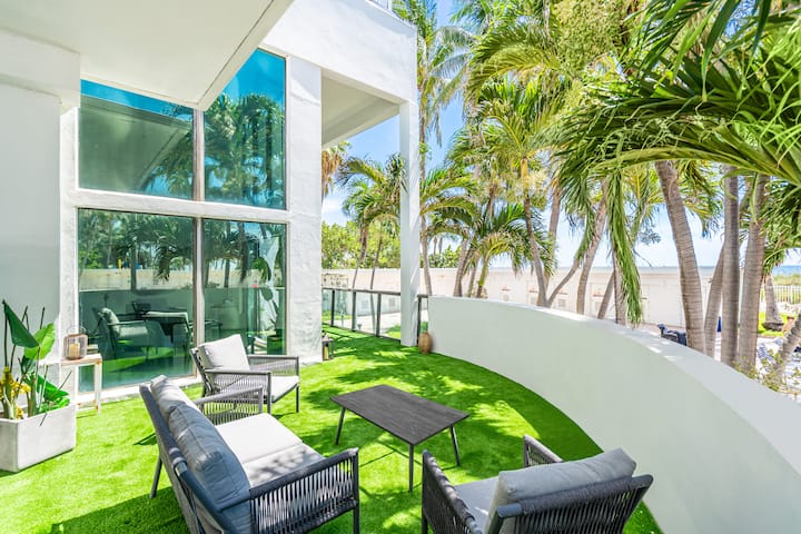 Ventur Loft | 2-story Beachfront | Scenic Views - Miami Beach, FL
