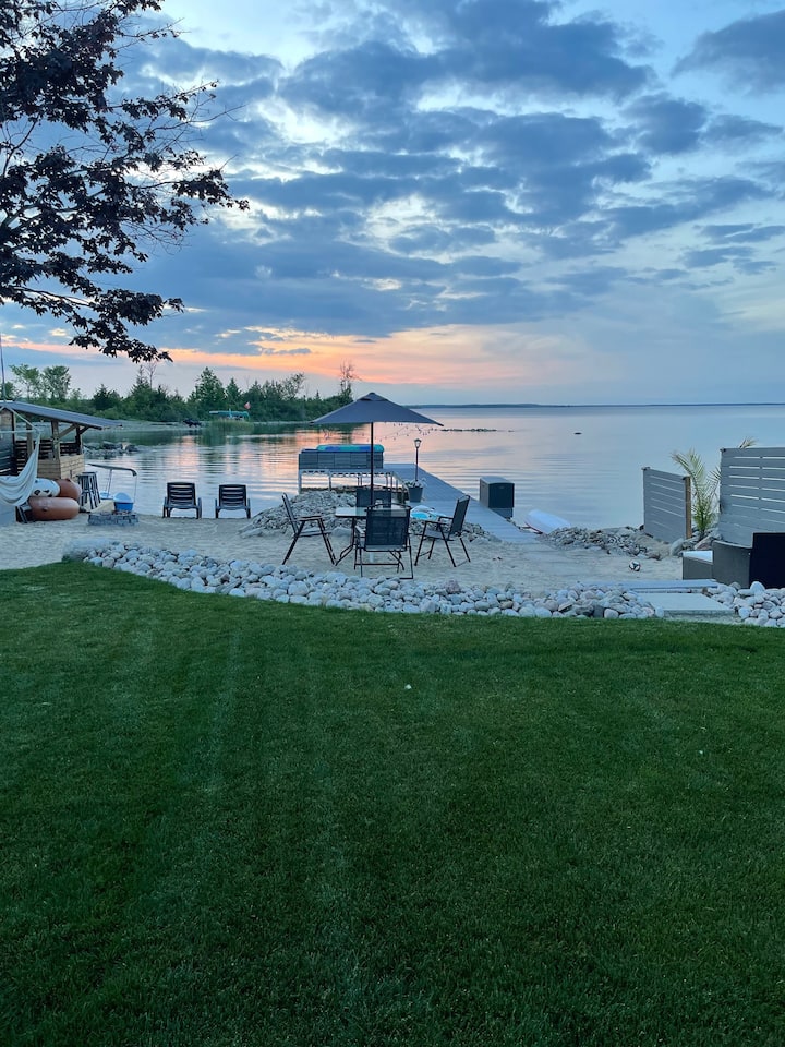 Beach Front Paradise On Georgian Bay - Midland