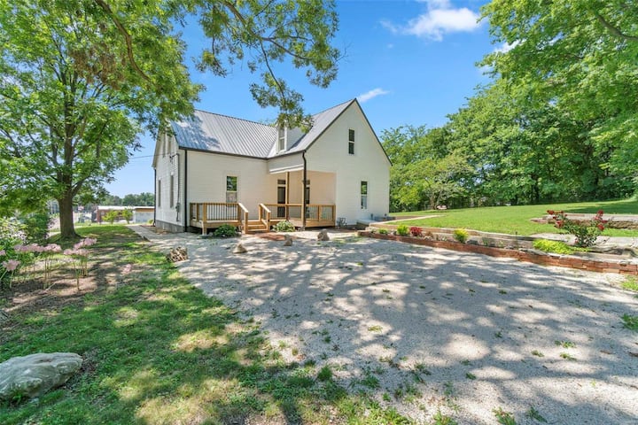 The White House, Centrally Located Historical Gem - Cape Girardeau, MO