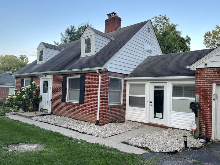 Charming St.x Home - Wyoming, OH