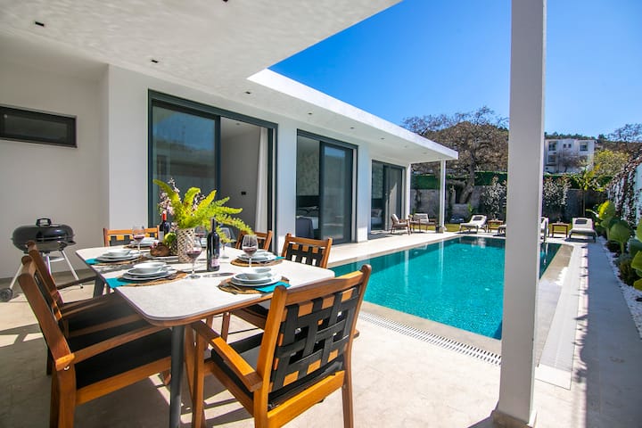 Yalıkavak ÖZel Havuzlu Bahçeli Denize Yakın Villa - Yalıkavak