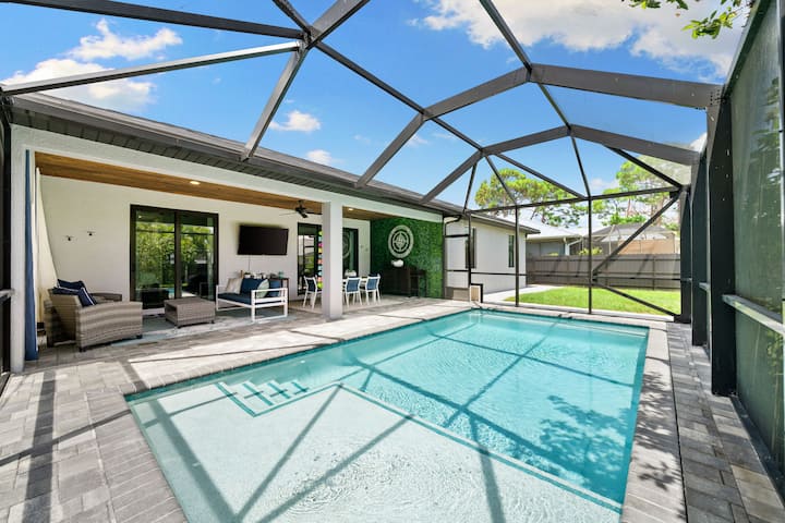New Screened Pool Home 4/2 - Fenced & Allows Dogs! - Bonita Springs, FL