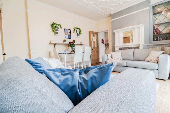 Your 4-bed Home Away From Home – Free Wifi - Portsmouth