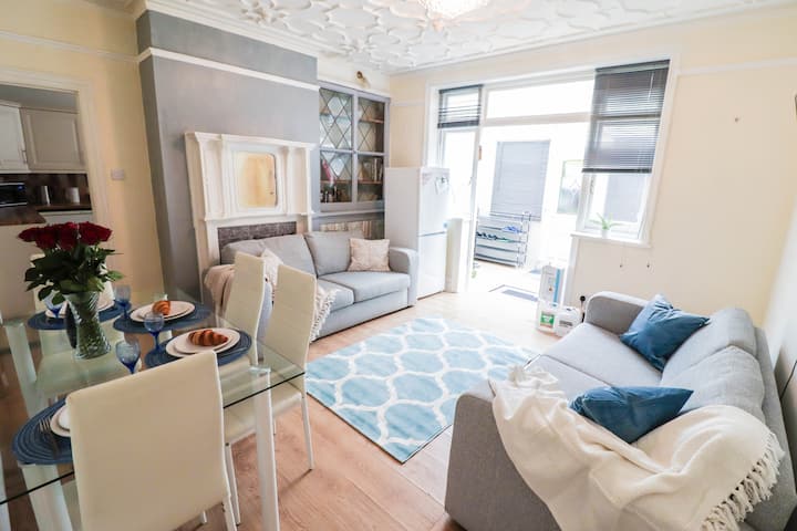 Your 4-bed Home Away From Home – Free Wifi - Portsmouth