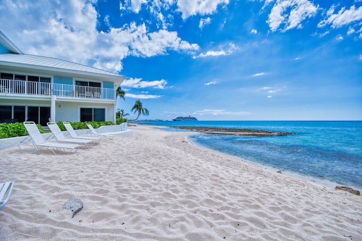 Beachfront 2br Seven Mile | Beach, Pool & Bbq - Cayman Islands