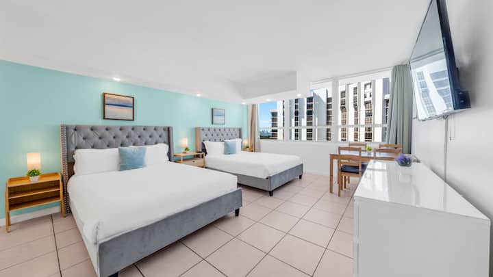 Bayview Studio| Pool+ Beach Access + Valet Parking - Miami Beach, FL