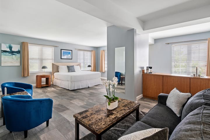 Kasa La Flora Hotel | King Room+sofa Sleeper Miami - Miami Beach, FL