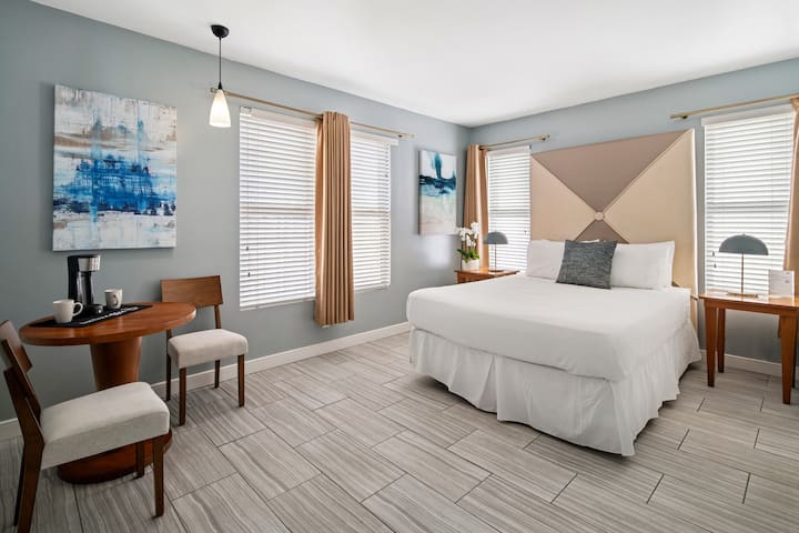 Kasa La Flora Hotel | Queen Room In Miami Beach - Miami Beach