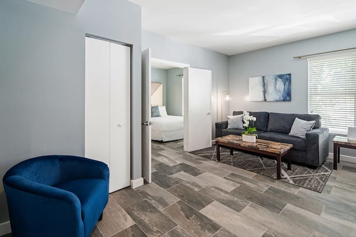 Kasa La Flora Hotel | Accessible Double Queen Room - Miami Beach, FL
