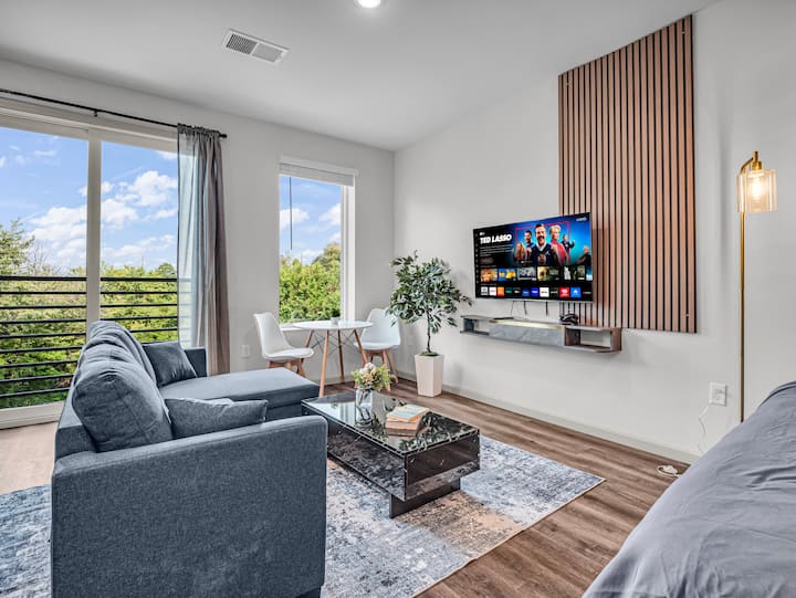 Classic Studio Near Dt + Free Parking - Mars Hill, IN