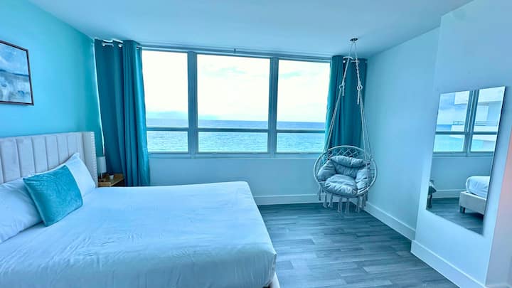 Ocean-view, Divided Studio + Free Valet Parking - Miami Beach