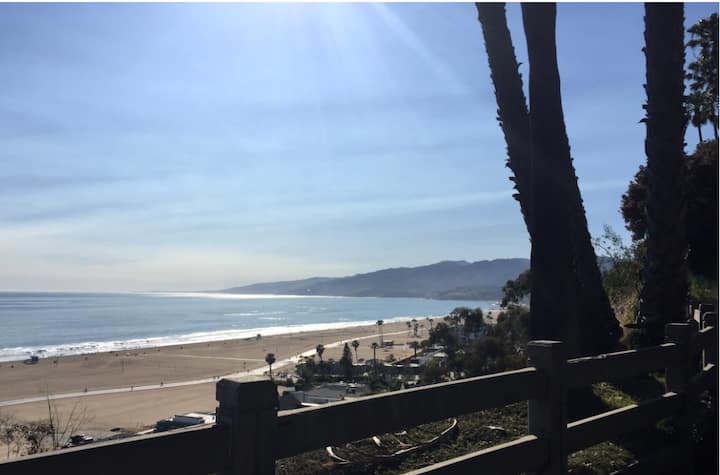 Stay W/ Batya Cozy & Comfy 1 Block From The Beach - Santa Monica, CA