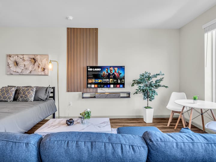 Peaceful Studio Near Downtown W/ Free Parking - Indianapolis, IN