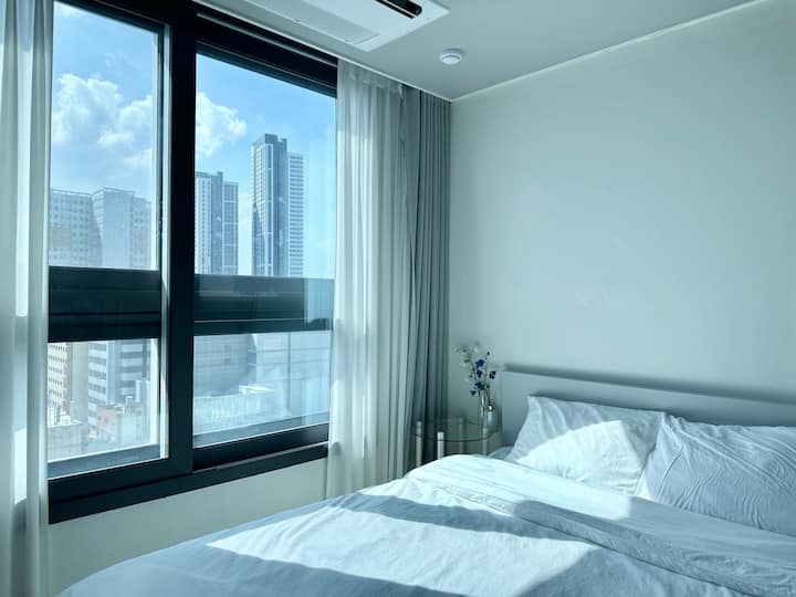 (리뷰이벤트 12시퇴실)동성로머뭄,deluxe,암막커튼_중앙로역 초인근 - Daegu