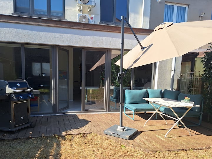 Townhouse In Linkebeek/uccle - Brussels Region