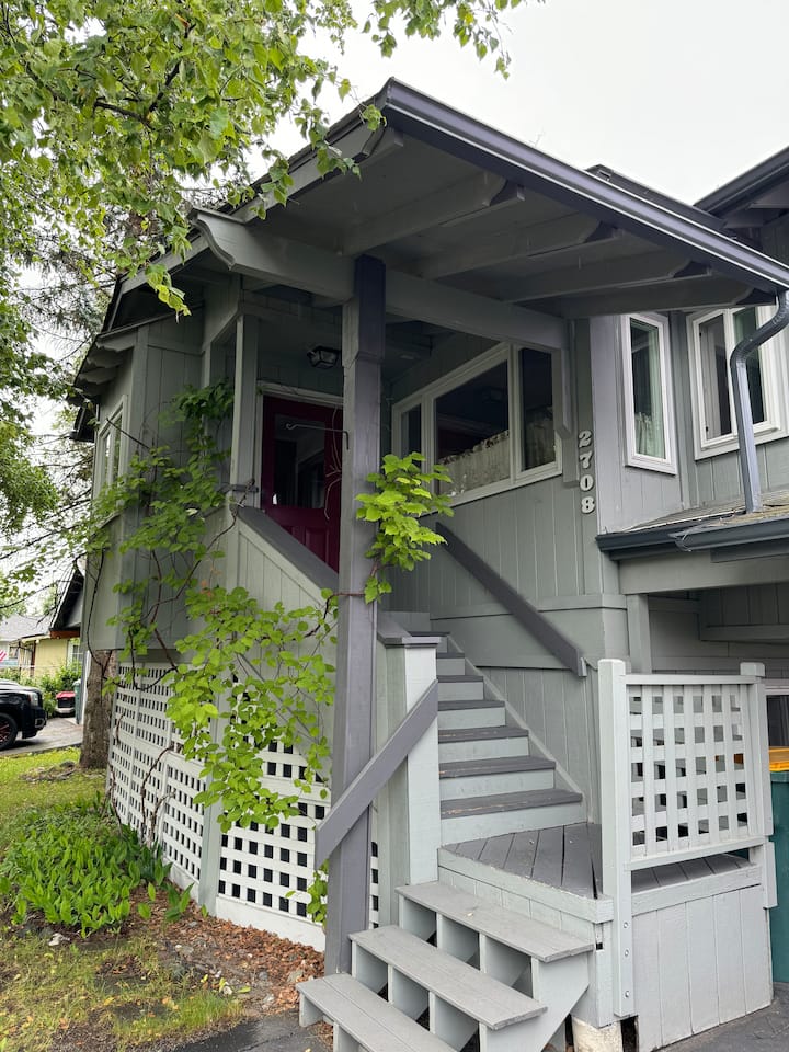 Orca House - Bright & Airy 3-bedroom Near Airport - Anchorage, AK