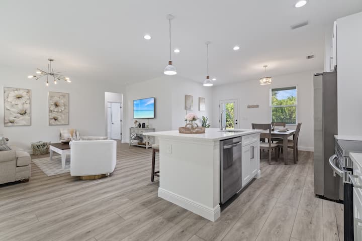 Elegant, Modern And New House - Port Charlotte, FL
