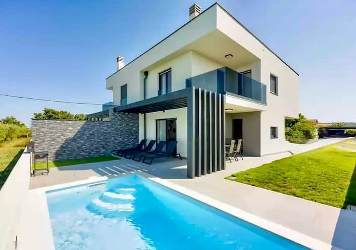 Ruhige Villa Mit Pool Im Herzen Istriens - Umag