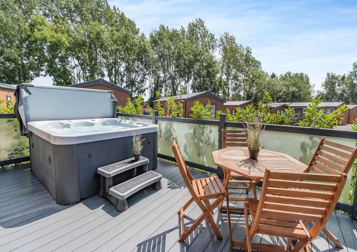 Luxury Sycamore Lodge: Hot Tub & Dogs Welcome - Kingston upon Hull